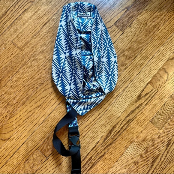 Kavu | Bags | Kavu Rope Sling Bag With A Blue And White Geometric ...